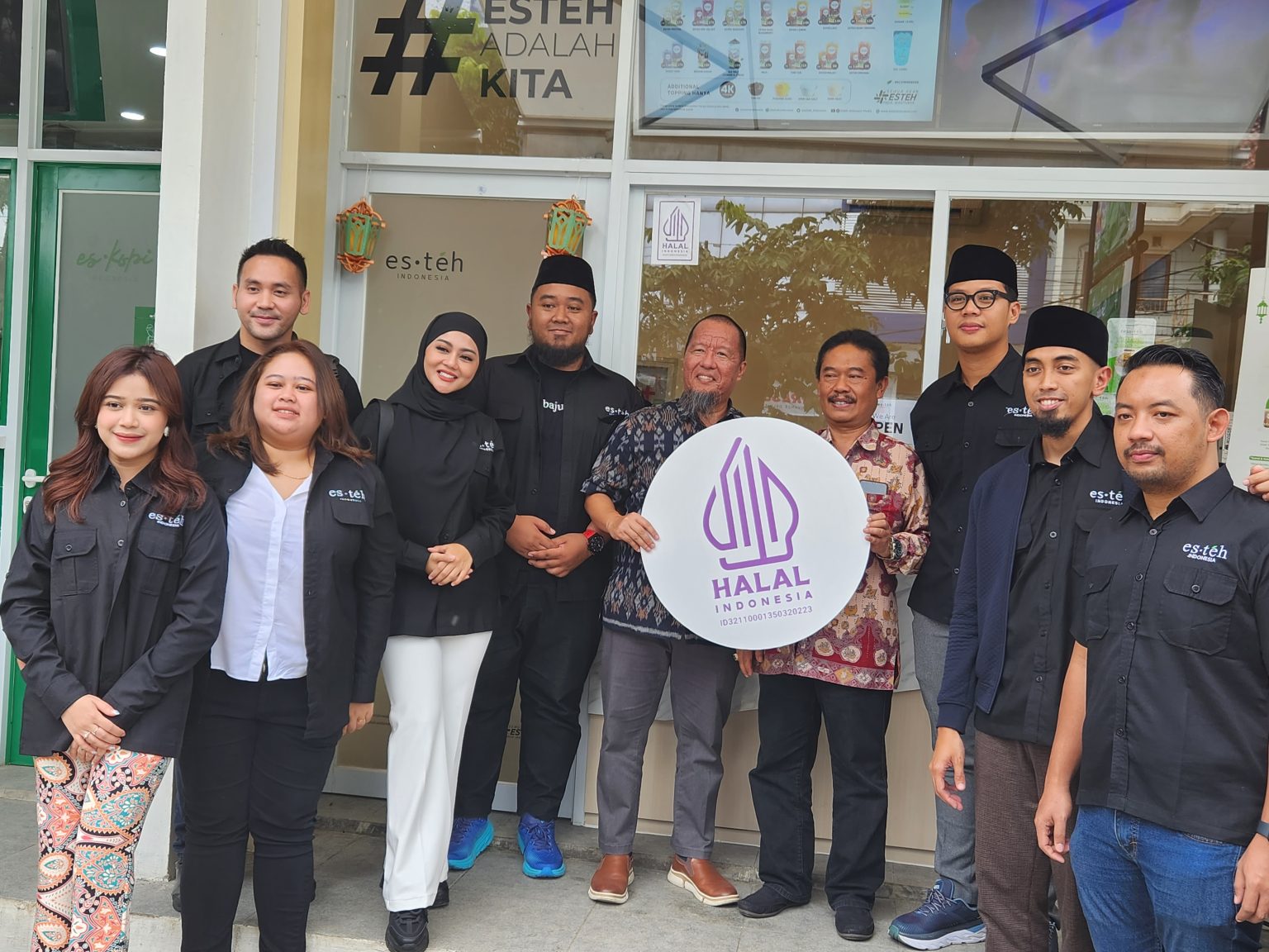Kantongi Sertifikat Halal, Kini Minum Esteh Tak Perlu Ragu | LPPOM MUI Kantongi Sertifikat Halal, Kini Minum Esteh Tak Perlu Ragu | LPPOM MUI